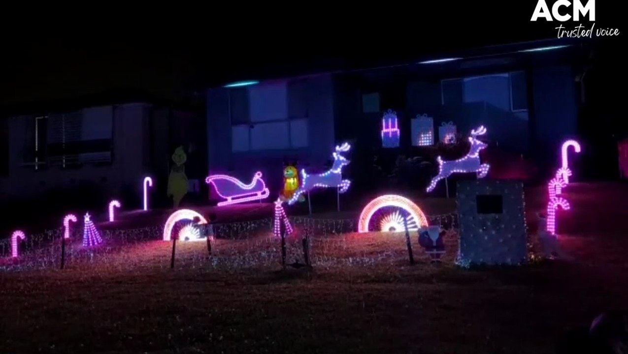 Christmas light and sound display at Saint James Crescent, Dapto. Video ...