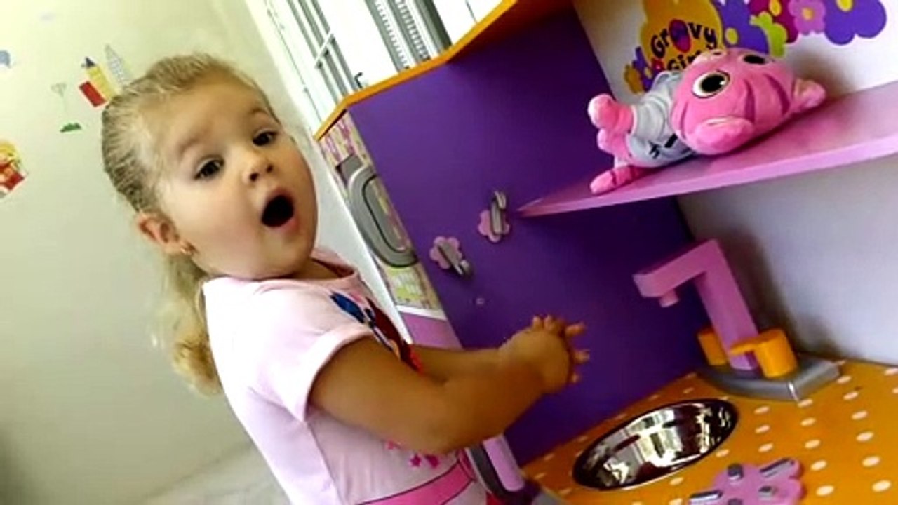 Little Diana Pretend Play Boo Boo story With Finger Family Song - video ...