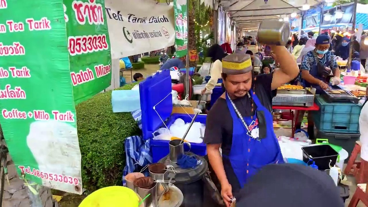Pulling Tea to Crazy length! Thai Tea Master _ Thai Bangkok street food ...