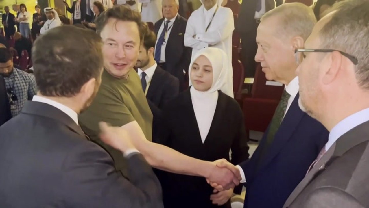 Elon Musk and Turkish president Erdogan share ‘awkward’ handshake ...