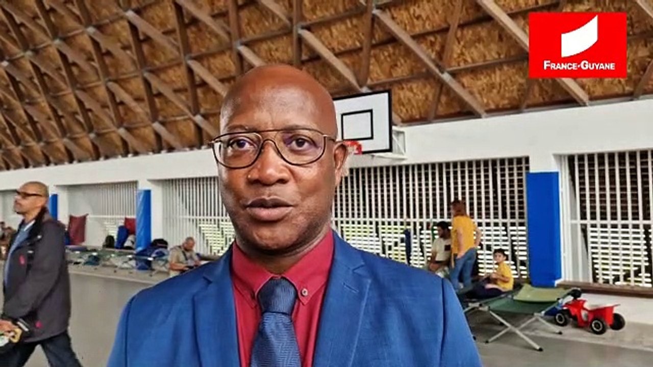 Gabriel Serville explique la situation des migrants de la cathédrale ...