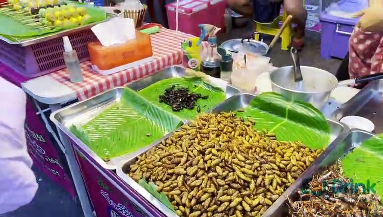 Preparing Thai insect delicacy _ Thai street food - video Dailymotion