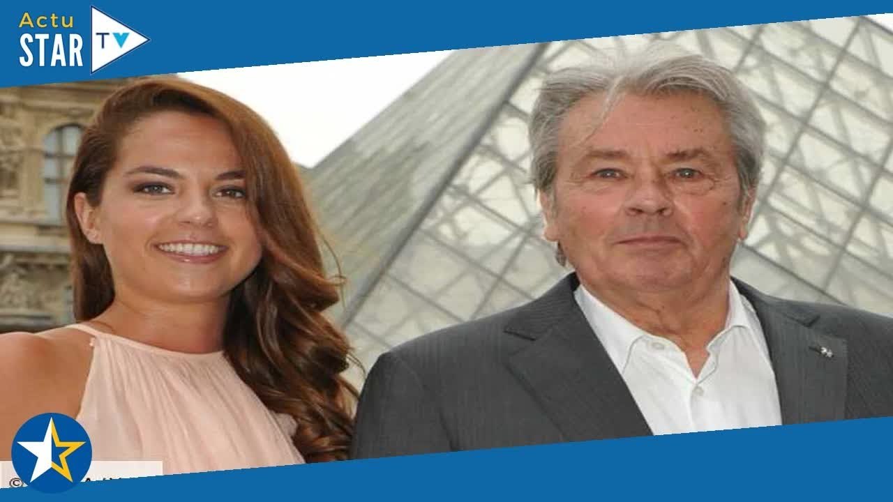 « Partner in crime » : Anouchka Delon partage un selfie avec son père ...