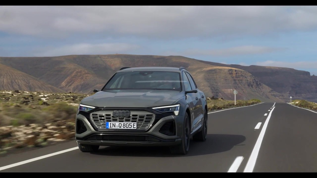 The new Audi Q8 e-tron in Chronos Gray Driving Video - video Dailymotion