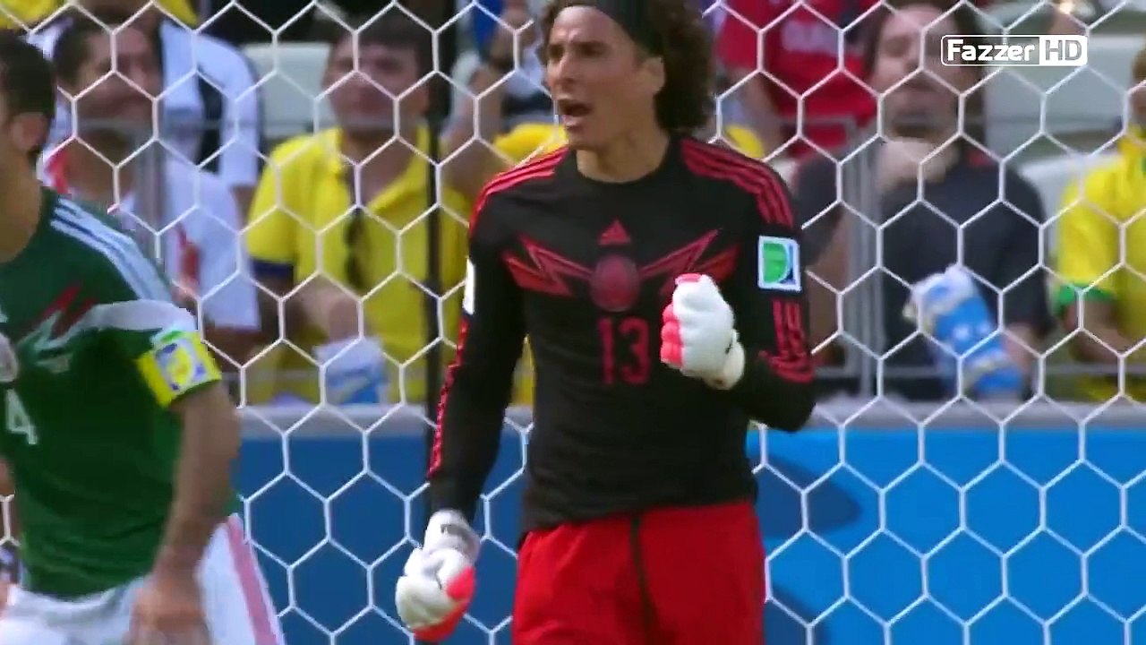 Legendary Goalkeeper Saves in Football - video Dailymotion