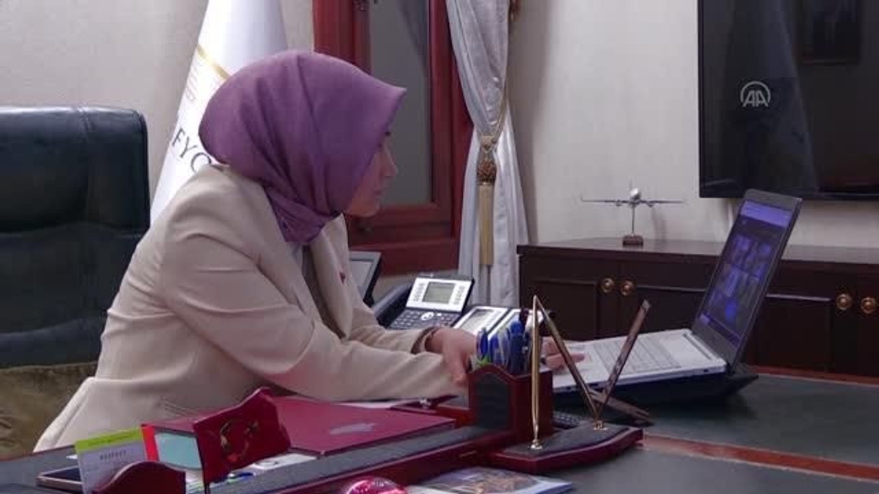 Afyonkarahisar Valisi Kübra Güran Yiğitbaşı, AA'nın "Yılın Fotoğrafları ...