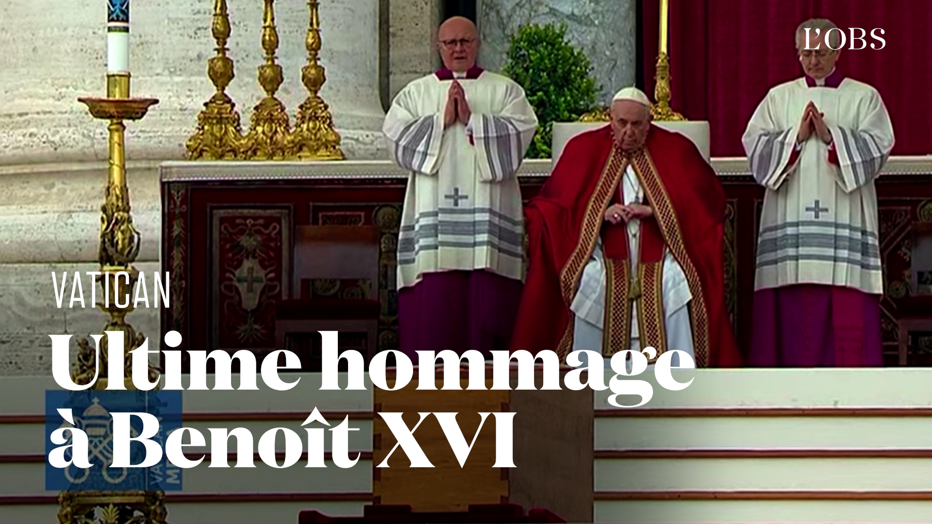 Le pape François rend hommage à Benoît XVI lors de ses funérailles au ...