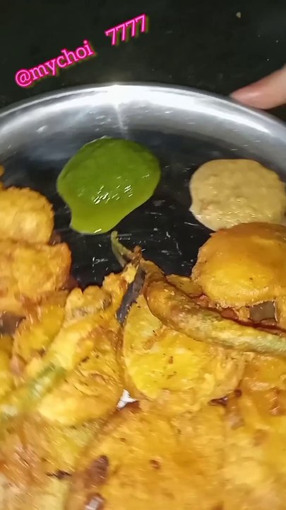 Aaloo mirchi besan pakoda - video Dailymotion