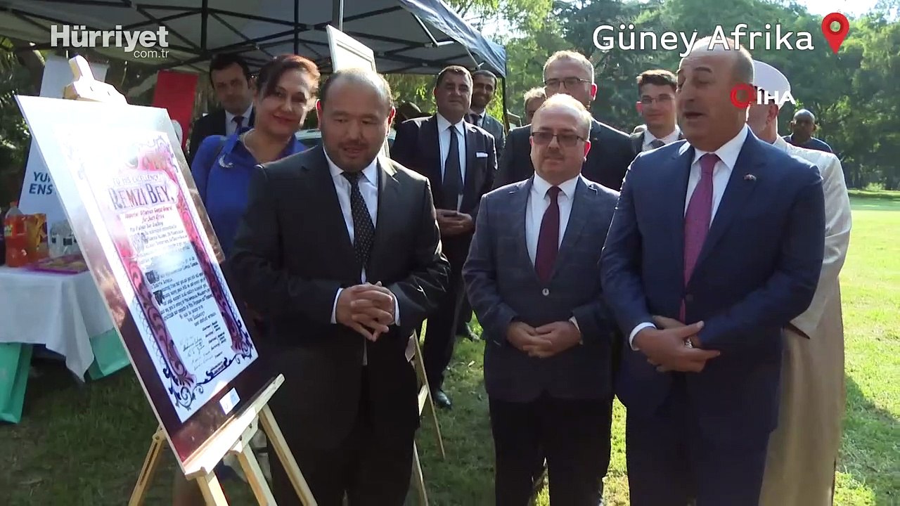 Çavuşoğlu, son Osmanlı Başkonsolosu Mehmet Remzi Bey’in kabrini ziyaret ...