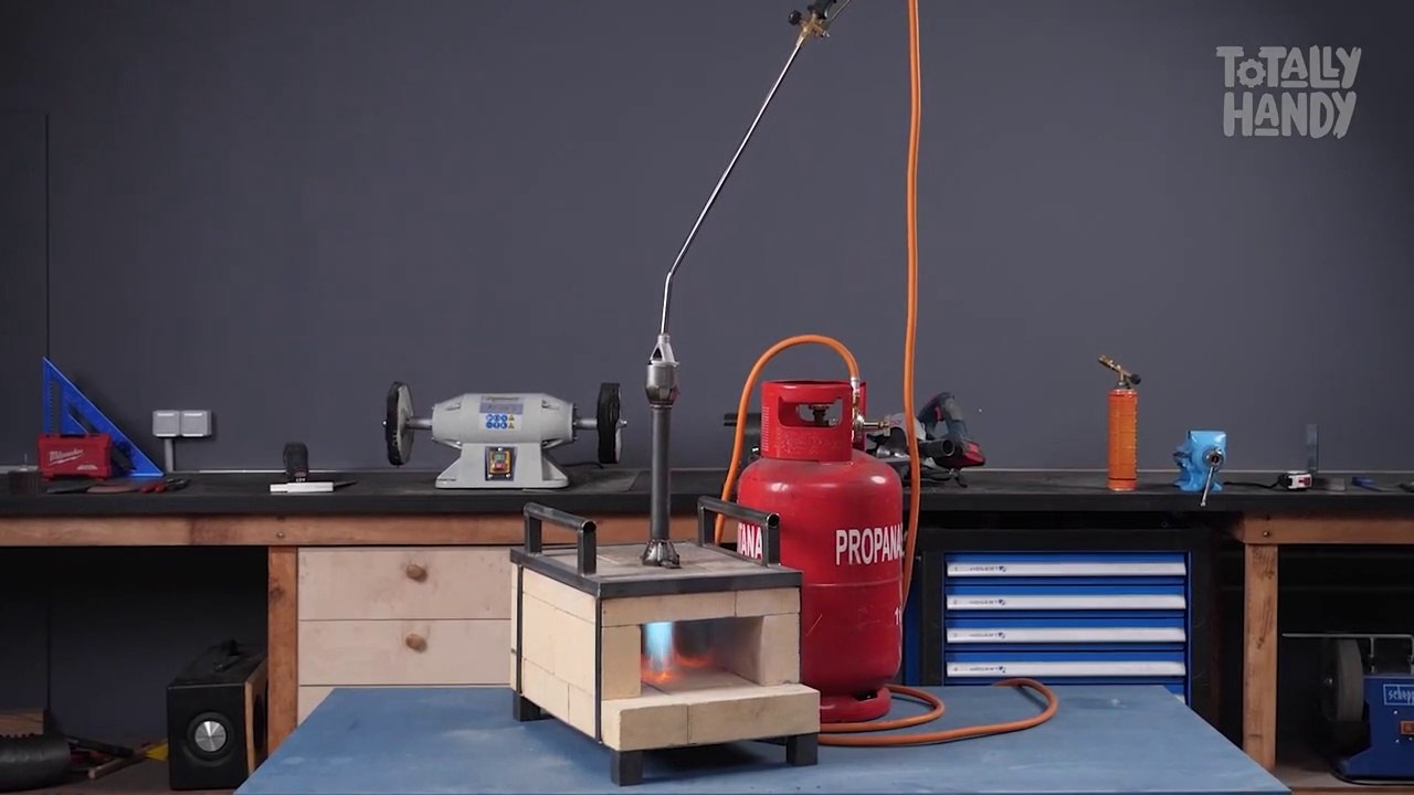 How To Build A DIY Forge For Your Workshop||This time we share a more ...