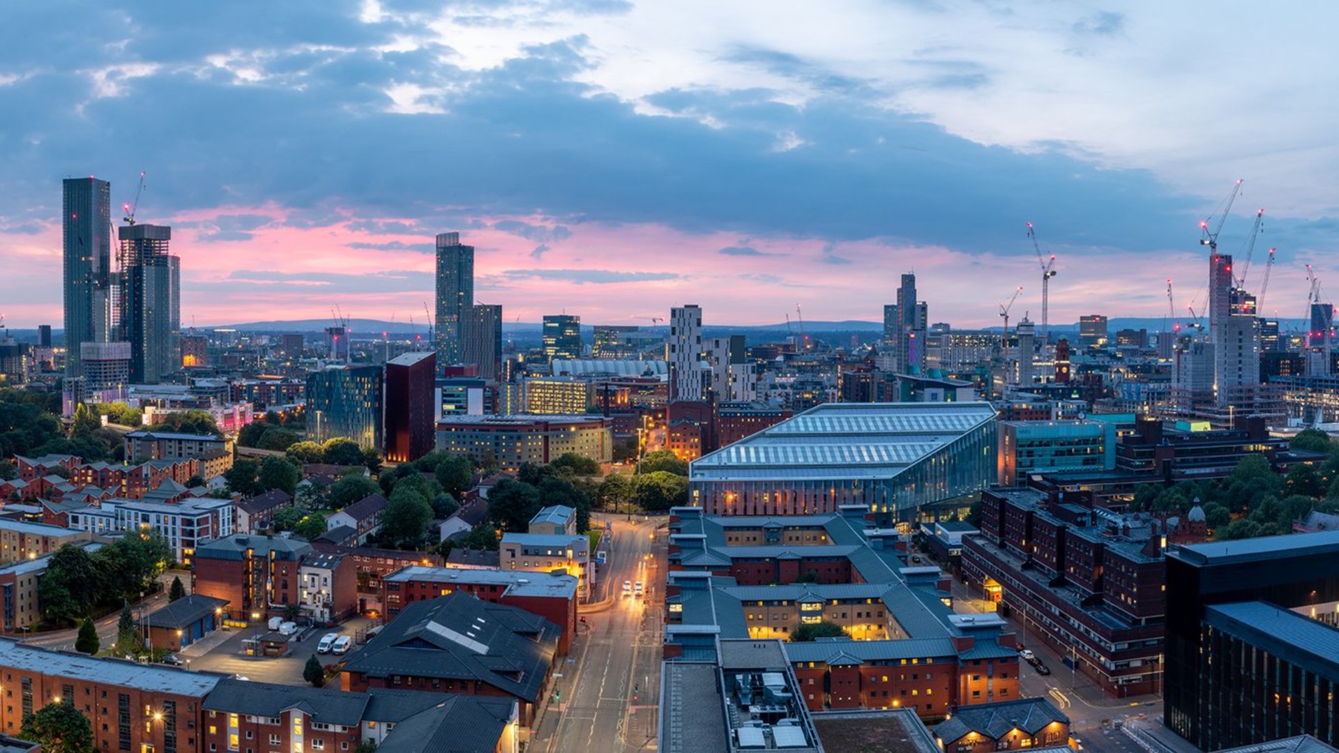Manchester Skyline Wallpaper 22 Vibrant Photos Of Manchester At Sunset