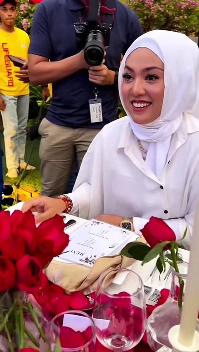 Sweet Sungguh Cara Ubai Melamar Shila Hamzah, Macam Cinta Pandang ...