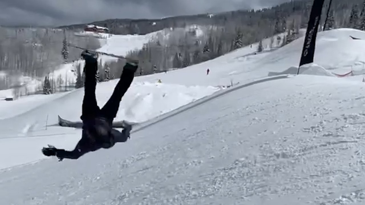Comical moment as Snowboarder FAILS landing! - video Dailymotion