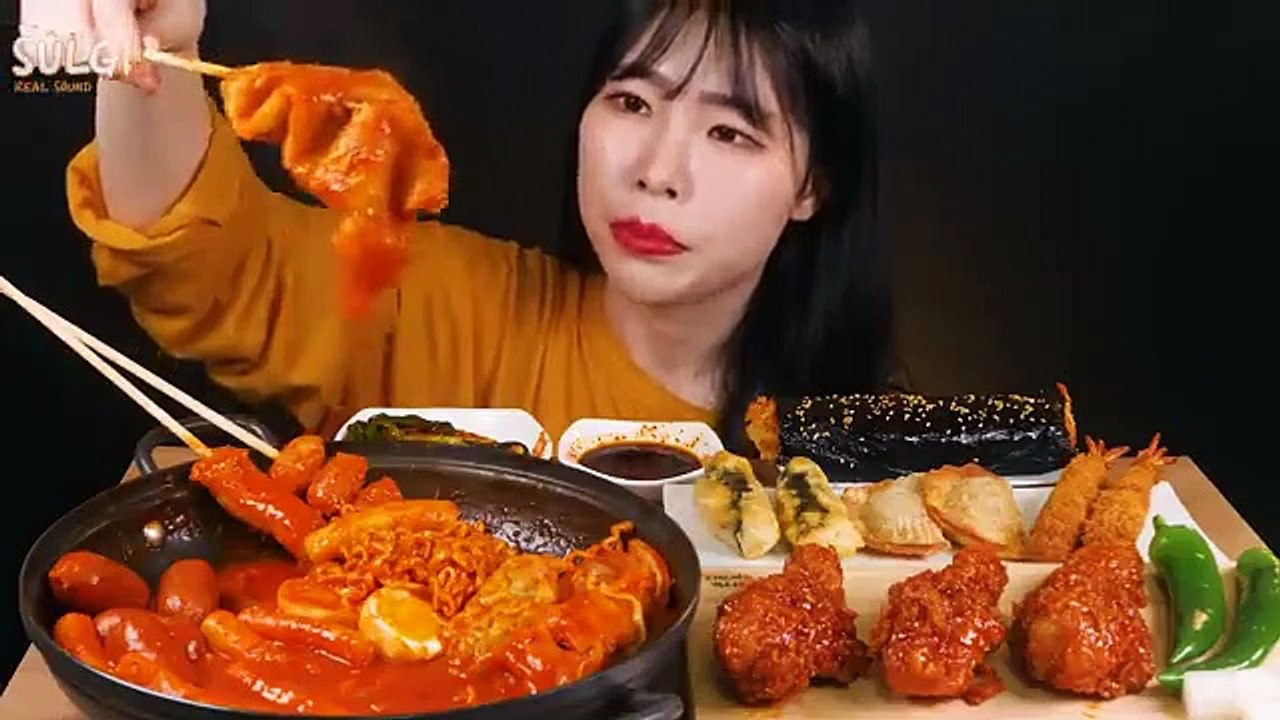 ASMR MUKBANG_ 직접 만든 떡볶이 양념치킨 김밥 먹방 _ 레시피 FRIED CHICKEN AND Tteokbokki ...