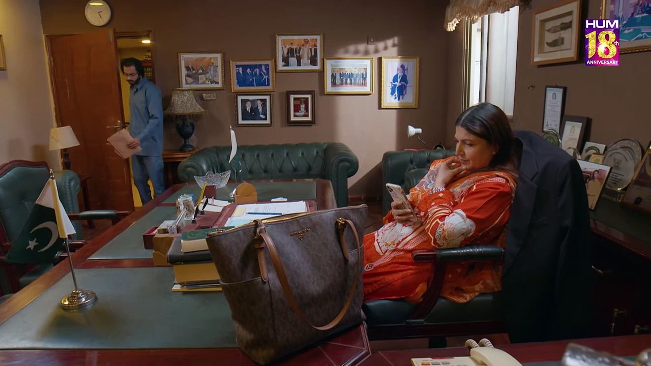 Farhan Ke Haath Lagi Tijori Ki Chabi...!! #noorzafarkhan #humayunashraf ...