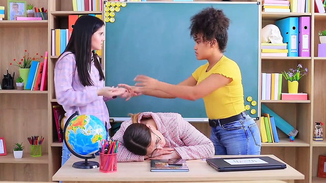18 Funny Teacher Pranks On Students! _ School Pranks! - video Dailymotion