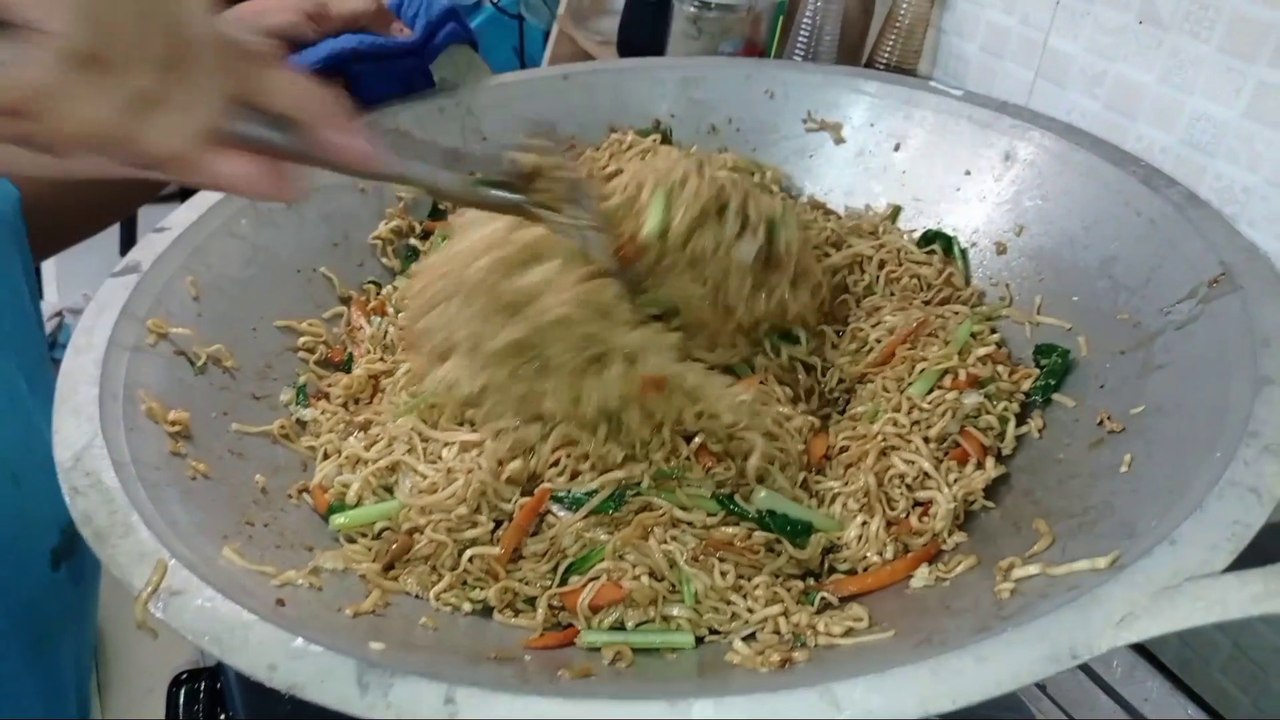 The recipe for Javanese fried noodles is really delicious - video ...