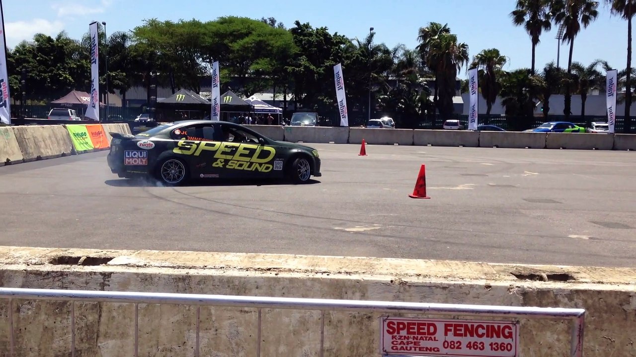 Holden Commodore SS; Hooning - video Dailymotion