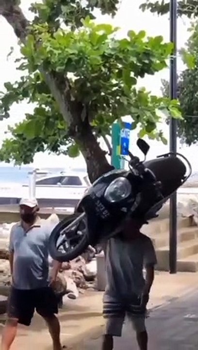 Manusia terkuat di dunia - Video Dailymotion