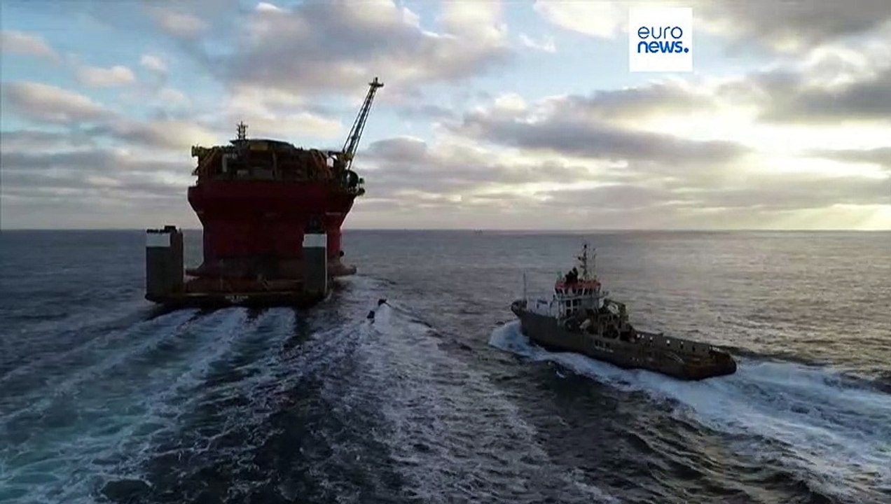 Greenpeace activists board vessel carrying Shell oil platform - video ...