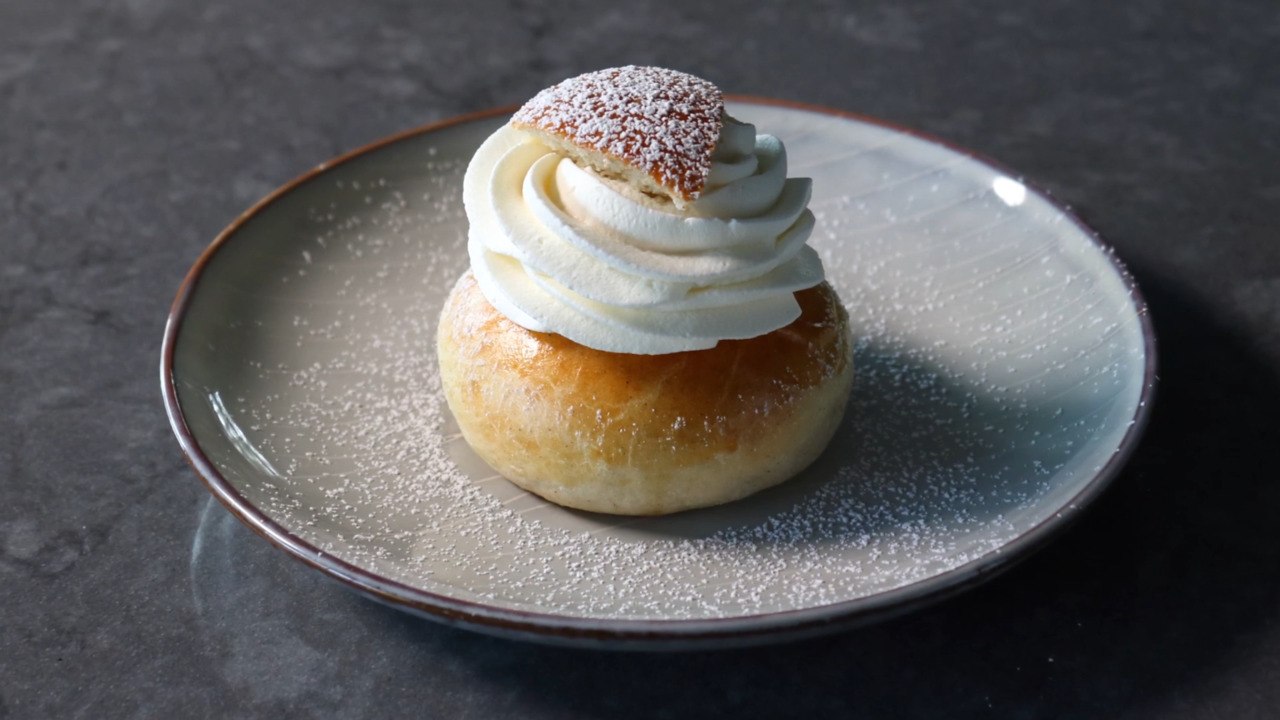 How to Make "Semla" Swedish Fat Tuesday Buns - video Dailymotion