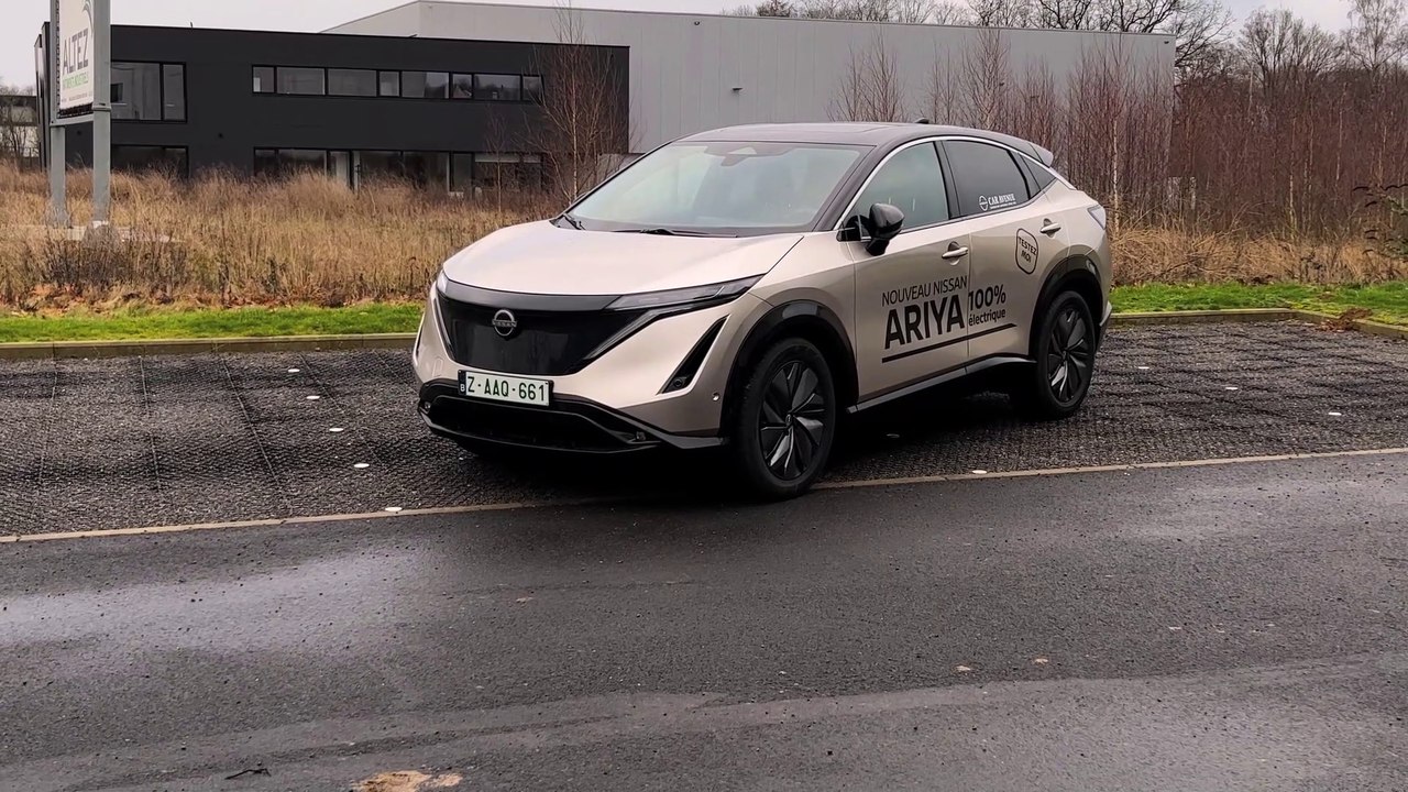Essai POV Nissan Ariya 2023 87 kWh en Warm Silver, essai silencieux ...