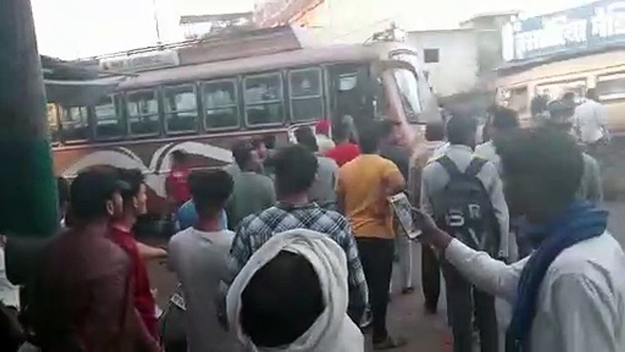 bus ran over pedestrians, one dead - video Dailymotion