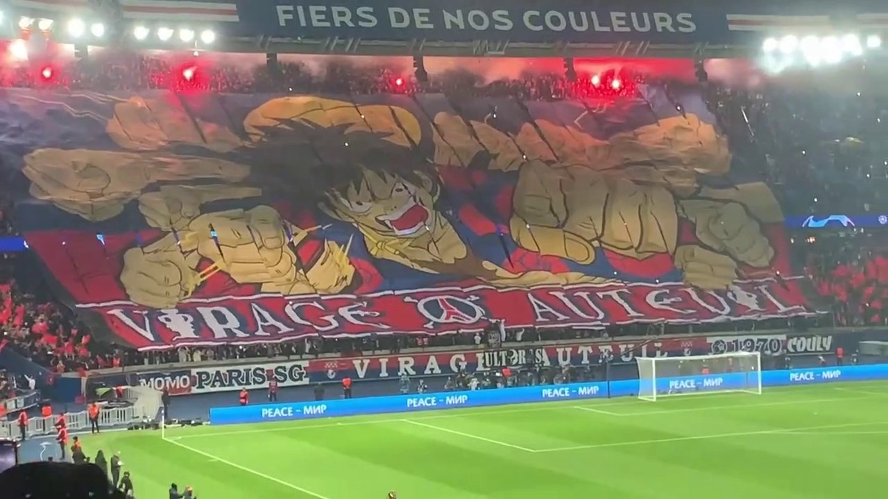 L'incroyable Tifo déployer par les supporters du PSG face au Bayern sur ...