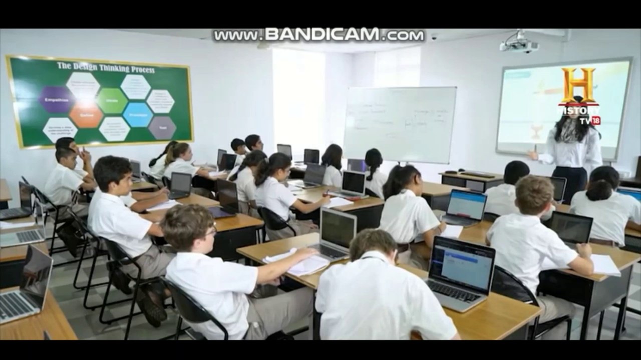 क्लास रूम में रोबोट टीचर्स , class room me robot teachers, - video ...