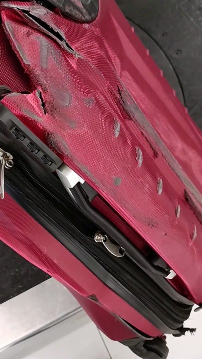 Luggage Damaged in Transit - video Dailymotion