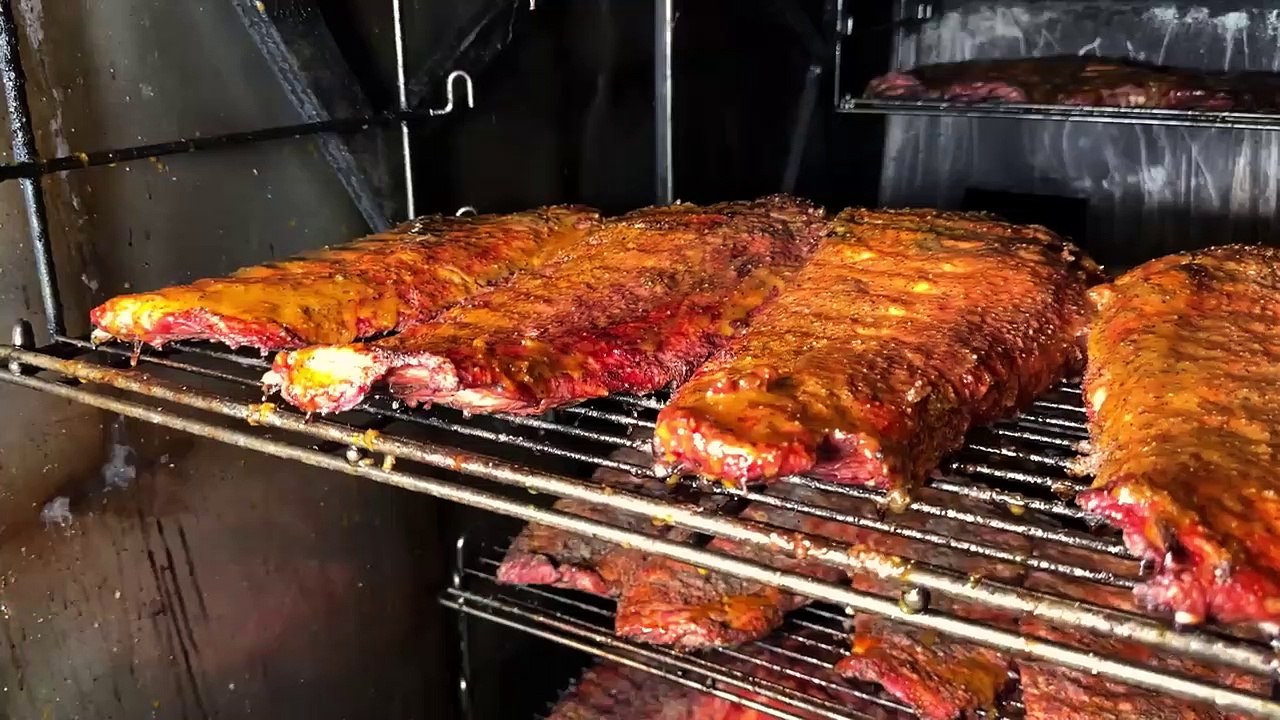 MONSTER Texas Meat Pit!! Best BBQ in Texas!! - video Dailymotion