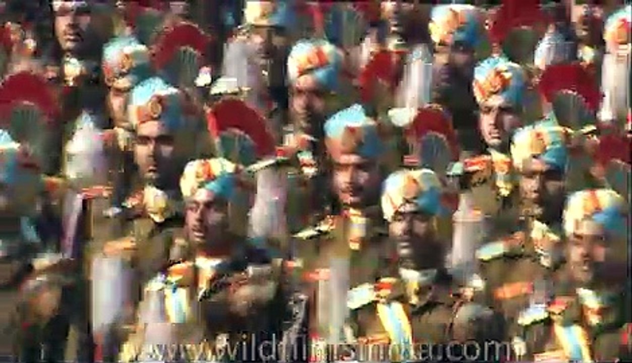 Soldiers of Indian Army marching in an orderly fashion - video Dailymotion