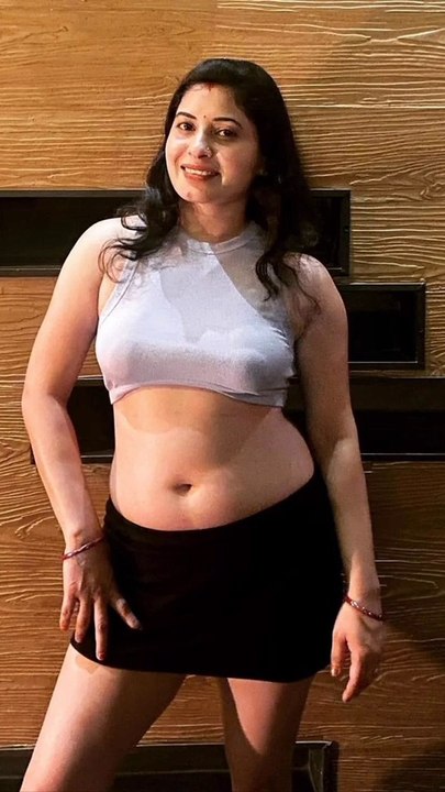 Beautiful actress Renu Chandra New photoshoot video - video Dailymotion