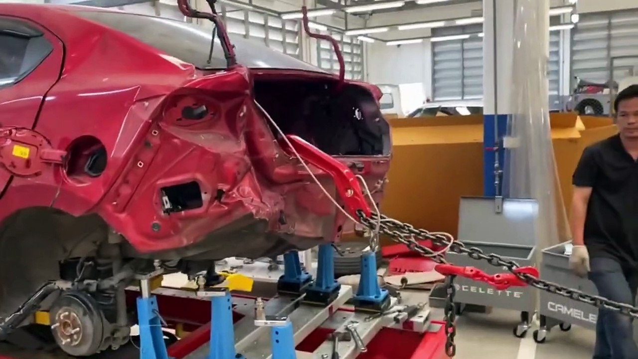 Rear end collision repair pulling on Celette bench with universal jigs ...