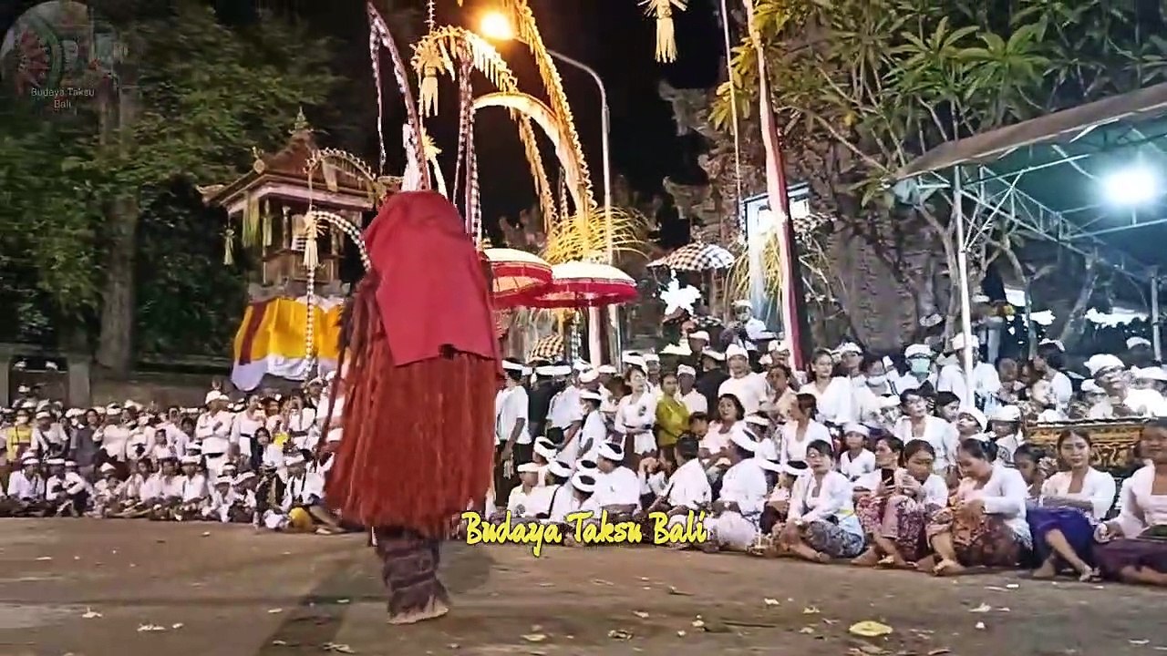 Terjadi KERAUHAN MASSAL saat Sesuhunan Desa Adat Kedonganan mesolah di ...