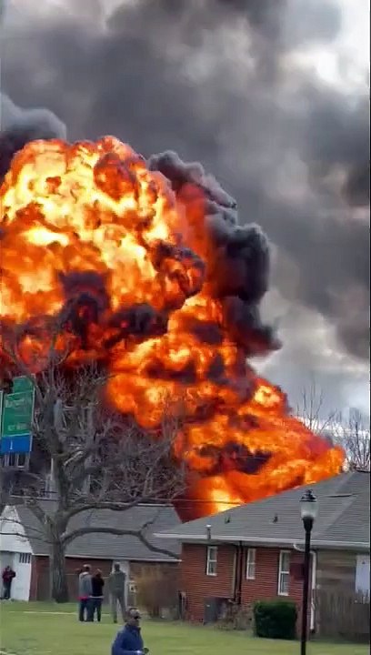 BREAKING: Massive fire close to homes in Frederick, Maryland, following ...