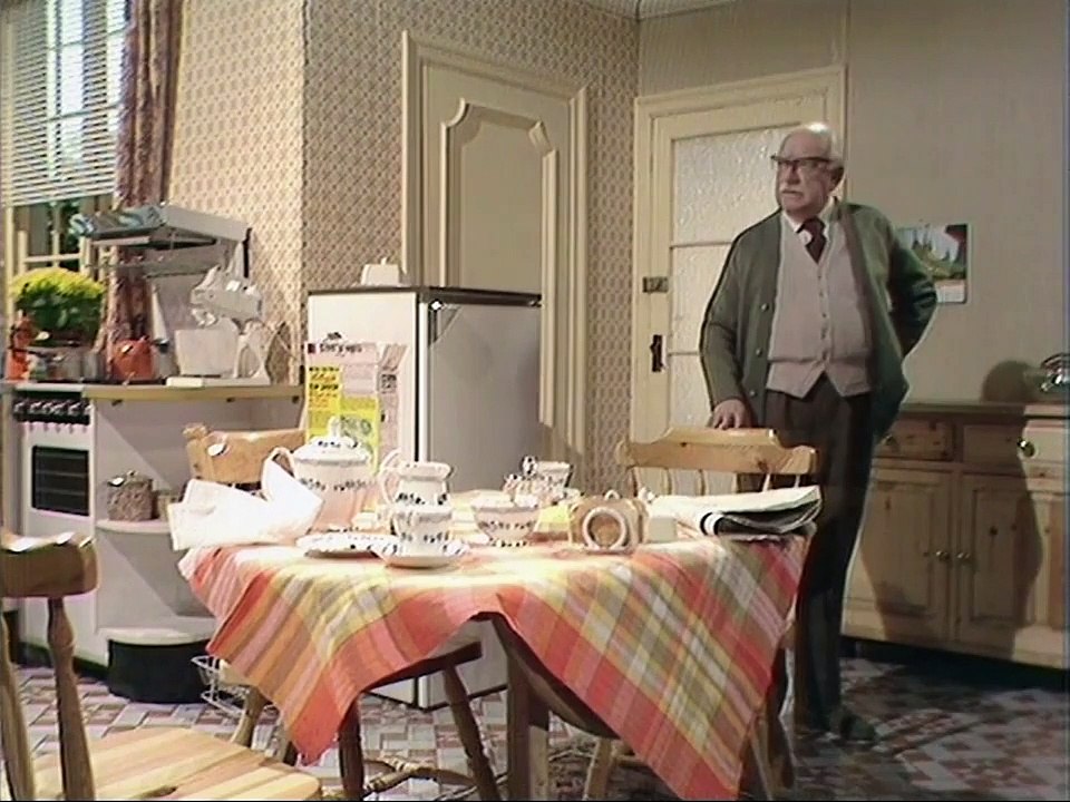 Potter (Starring Arthur Lowe) - Series 1 - Episode 6 - video Dailymotion