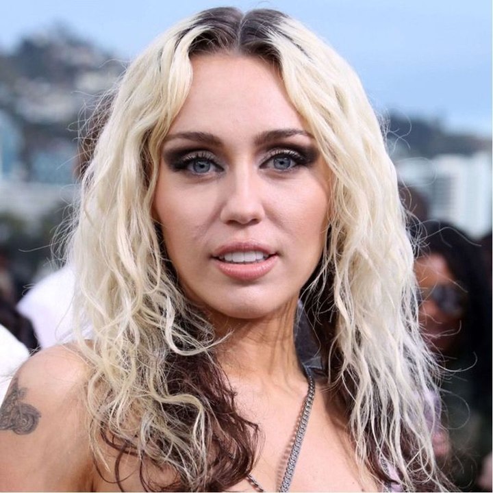 Miley Cyrus : « plus heureuse qu’elle ne l’a jamais été » depuis son ...