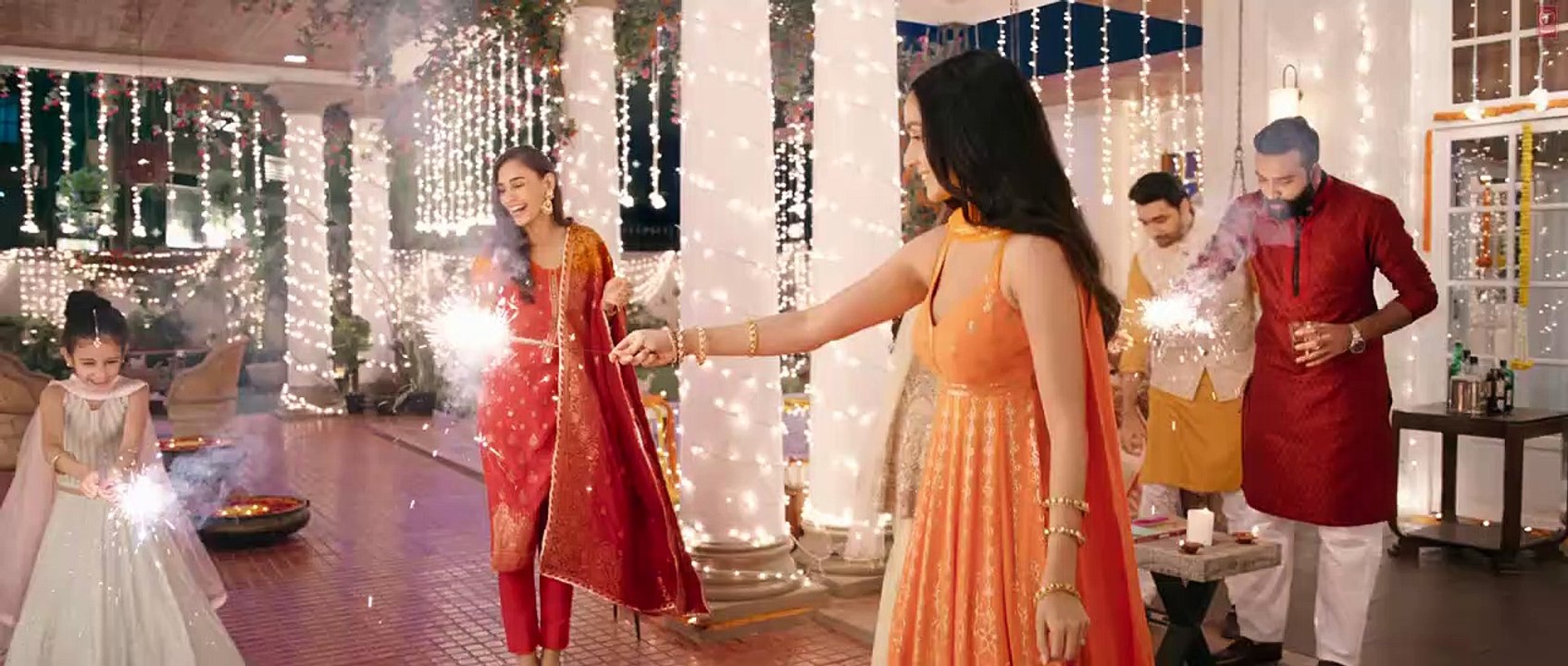 Jaadui (Song) Tu Jhoothi Main Makkaar, Ranbir, Shraddha - Pritam,Jubin ...