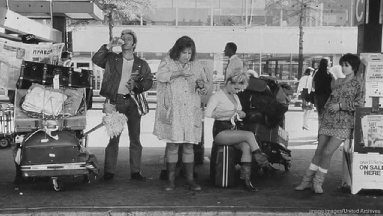 Heute ist sie 86: Was wurde aus „Flodder“-Mutter Nelly Frijda? - video ...