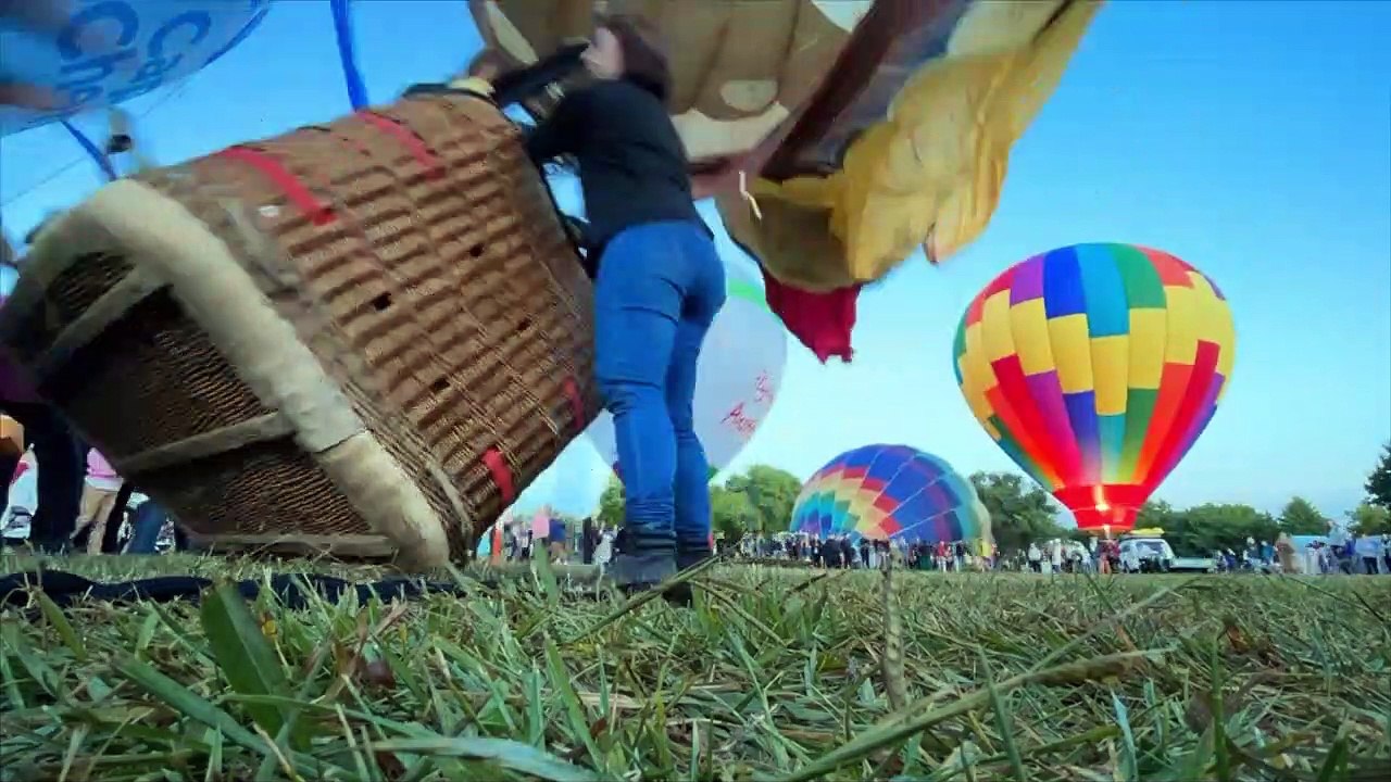 Time lapse of hot air balloon being blown up - video Dailymotion