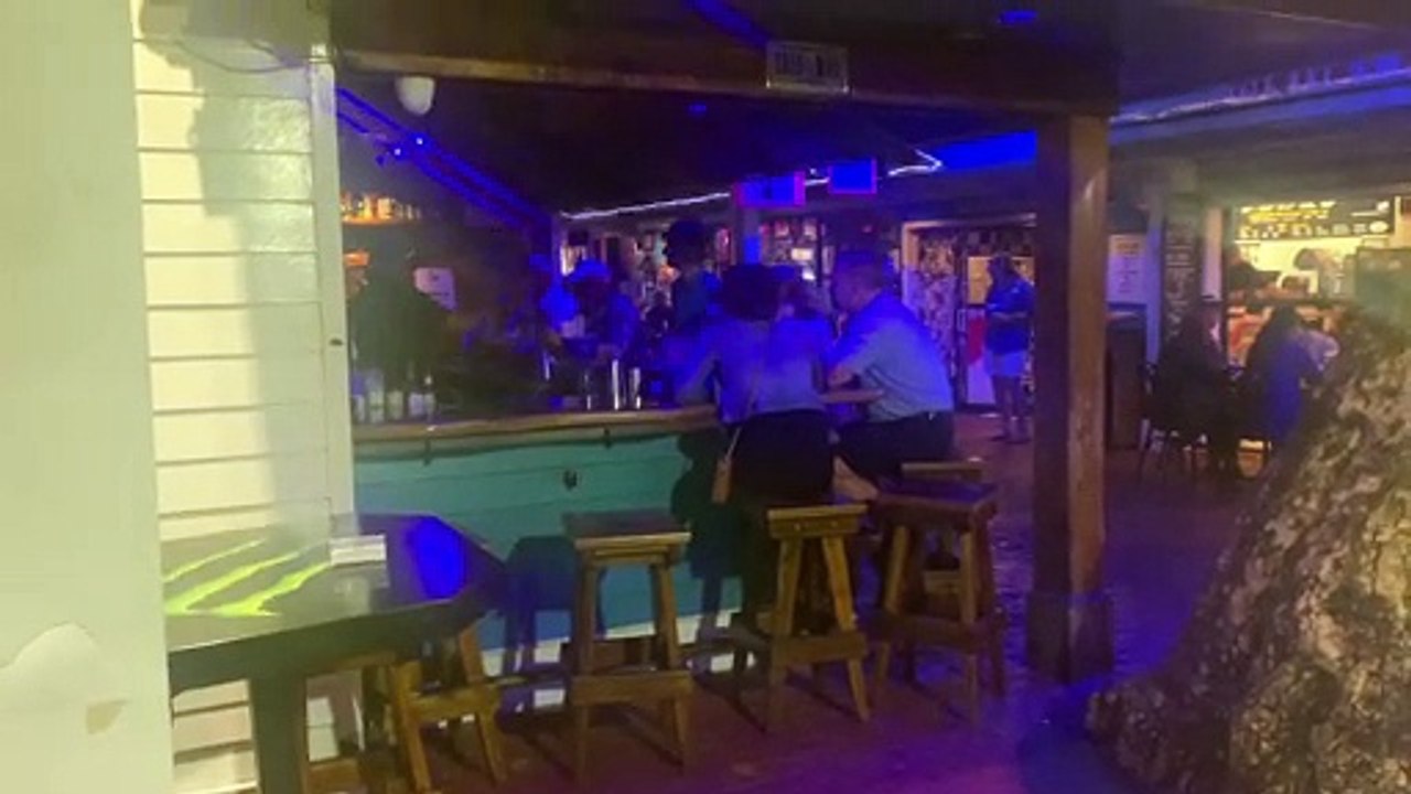 The famous tree bar in Key West - video Dailymotion