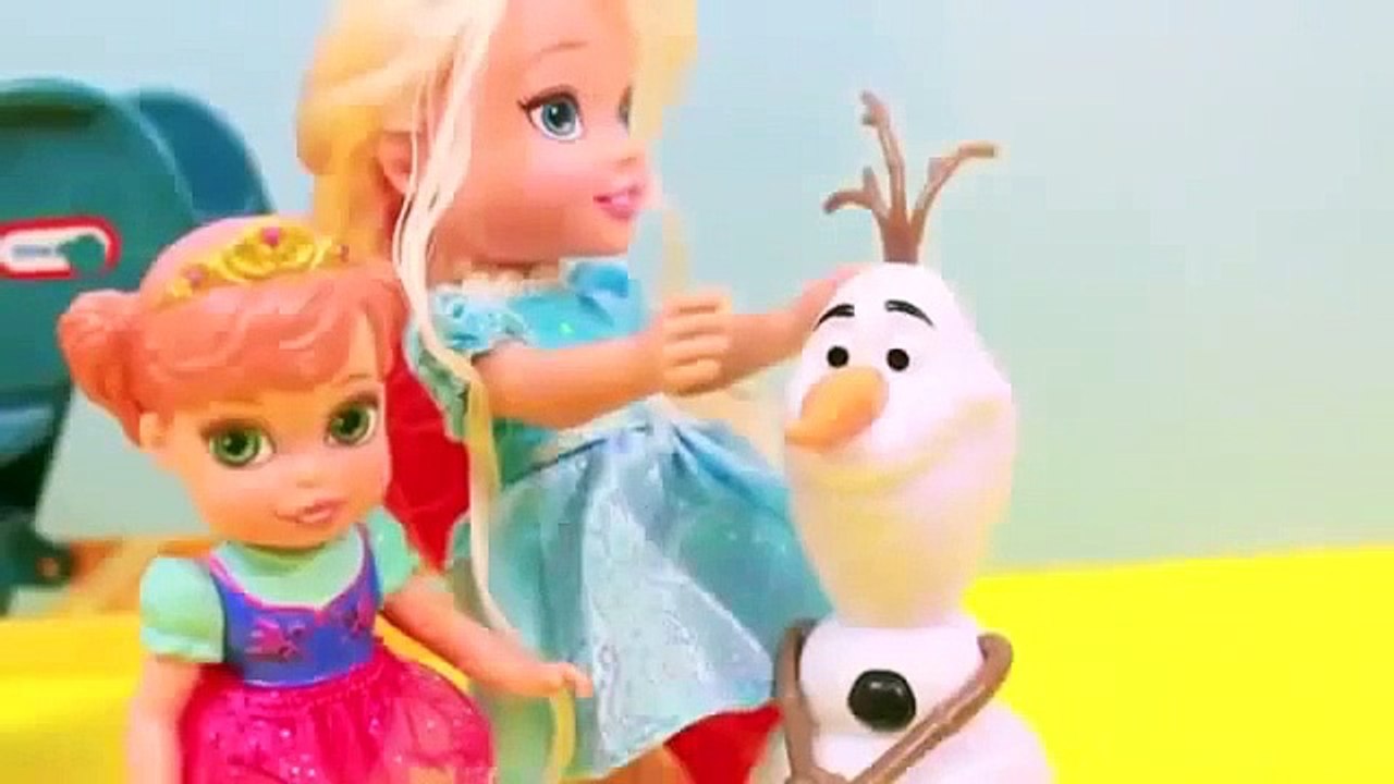 Frozen Elsa Olaf Makes OLAF FIRST TIME Anna as A Kid Disney Cozy Coupe ...