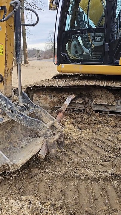 Innovative Way To Clean An Excavator's Tracks - video Dailymotion