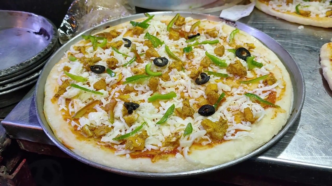 Cheapest Pizza In Karachi | 100 Rupees Pizza | Karachi Street Food ...