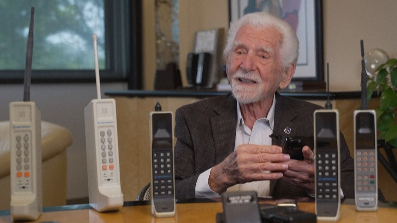 « Levez les yeux de votre téléphone », implore Martin Cooper, l ...