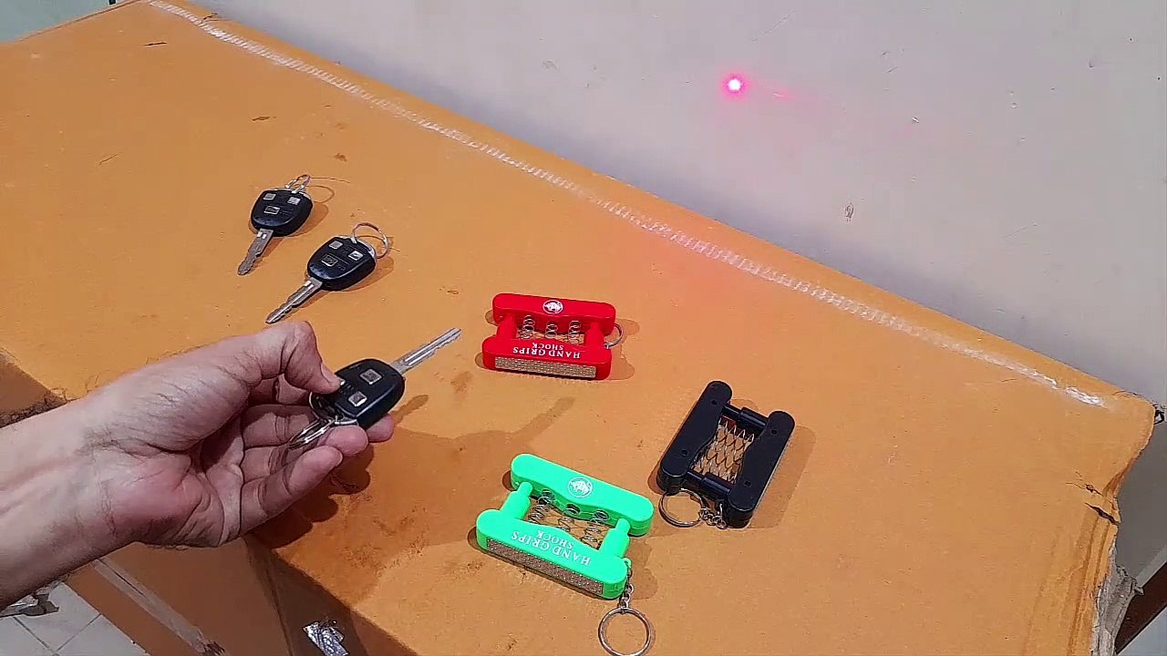 Unboxing and Review of shock prank toys hand grip and car keys for ...