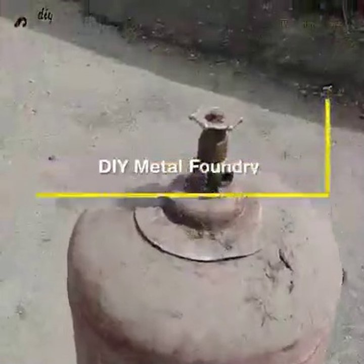 diy metal foundry using gas cylinder Make a Simple Metal Foundry Using ...