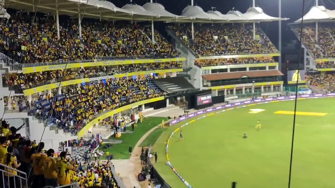 MS Dhoni into Chepauk after 4 long years. - video Dailymotion