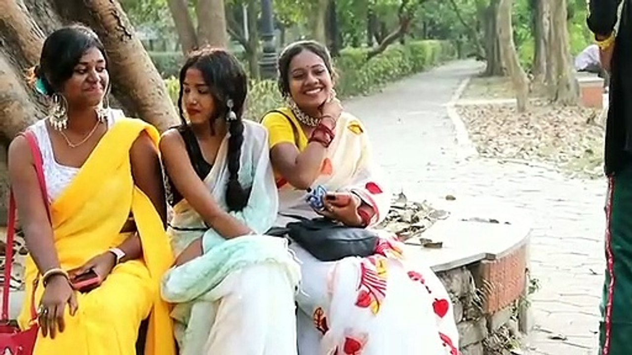 La_Li_La_Prank_%F0%9F%98%B1_On_Cute_Girls_With_A_Twist___%E0%A4%B2%E0 ...